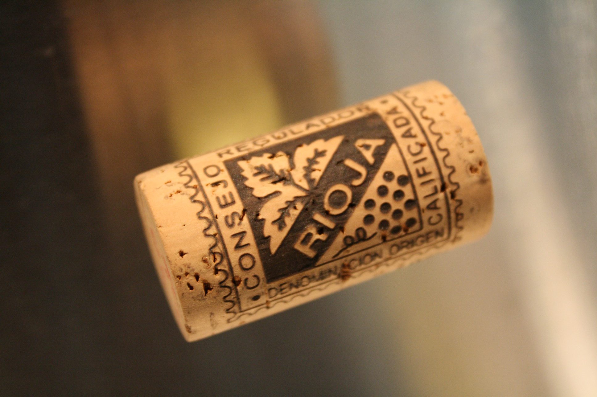 Laser marking of cork bottle stoppers - Macsa ID